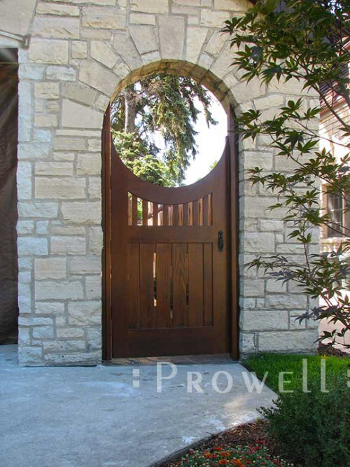 Wood Gate 8, with inverted 180º arch.